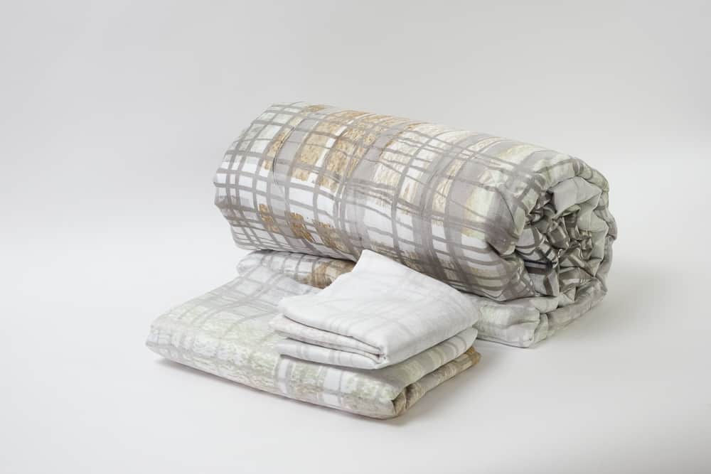 4 piece Seamless stripe pattern comforter queen size set